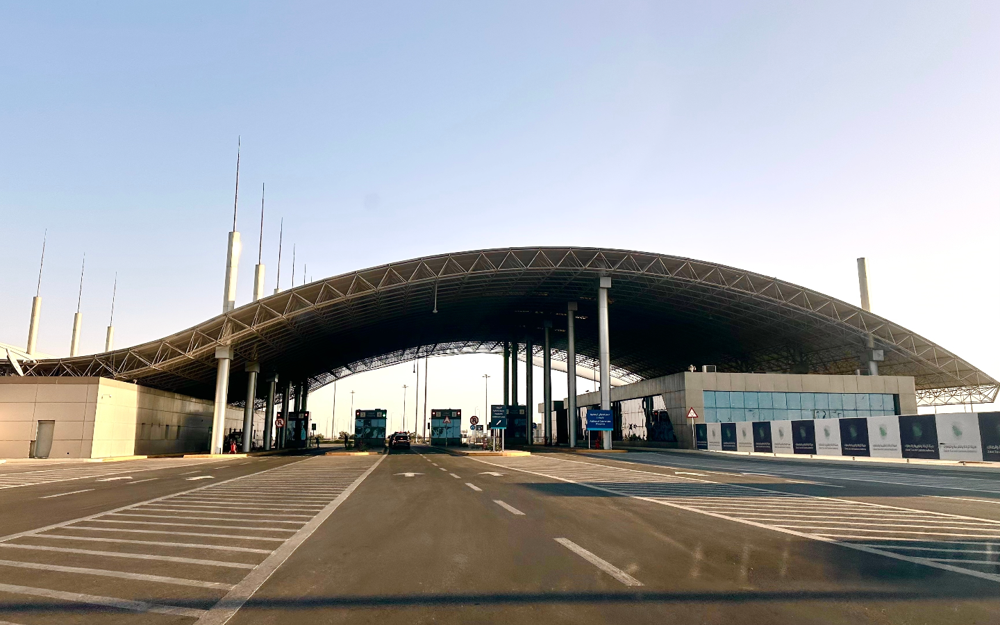 Border Crossing at Al-Batḥā' between UAE and Saudi Arabia - UAE OK.com
